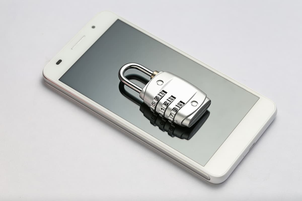 Mobile Device Security: Protecting Smartphones and Tablets - HelpDesk ...